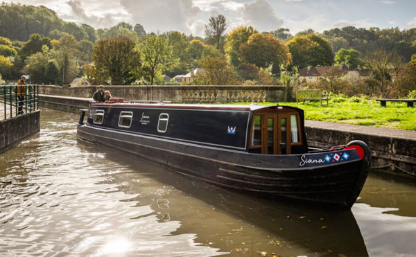 Luxury Canal Boat Hire in UK | Black Prince Narrowboats